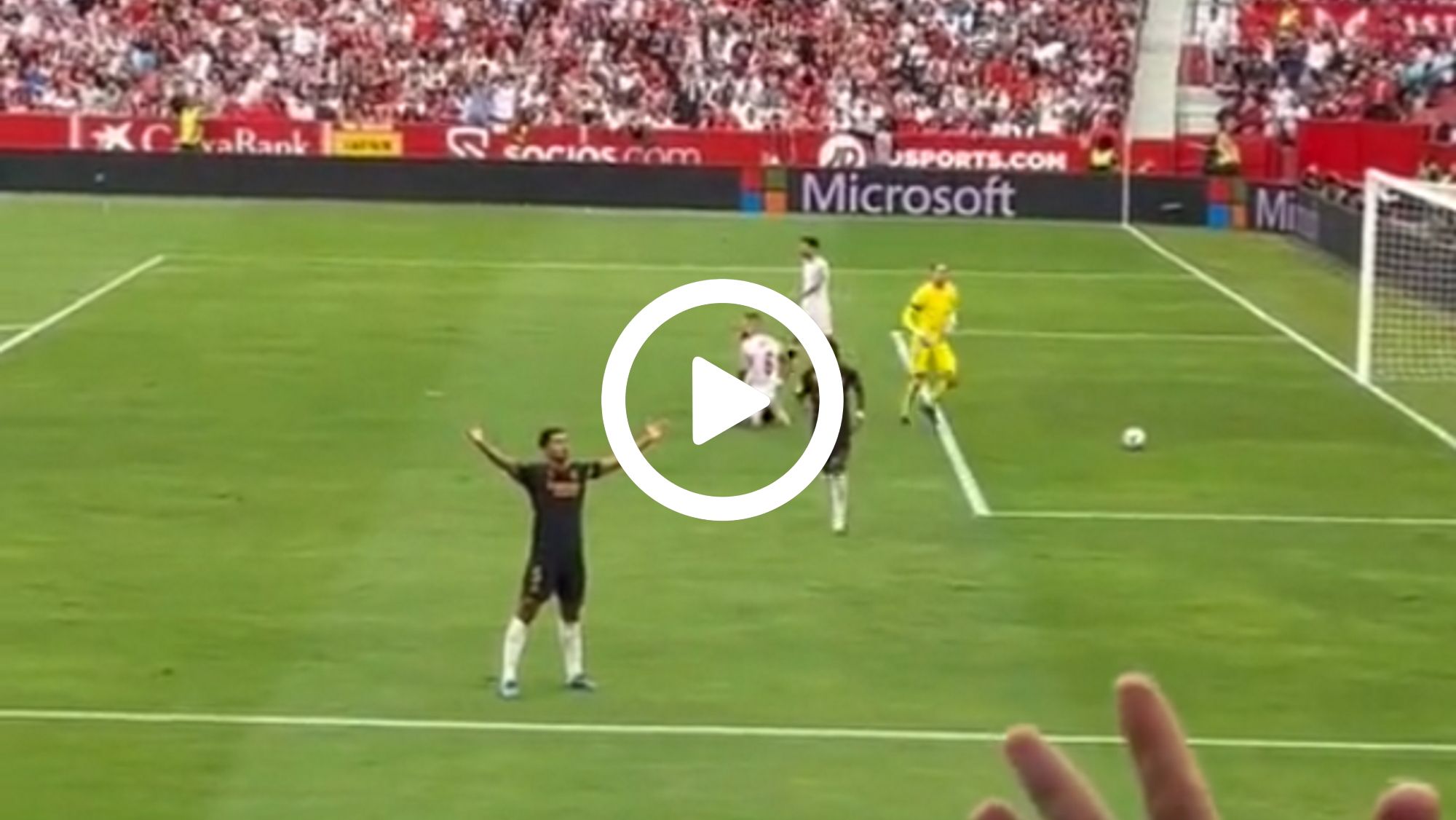 Ni 10’ ha tardado en haber polémica: el surrealista gol anulado al Madrid