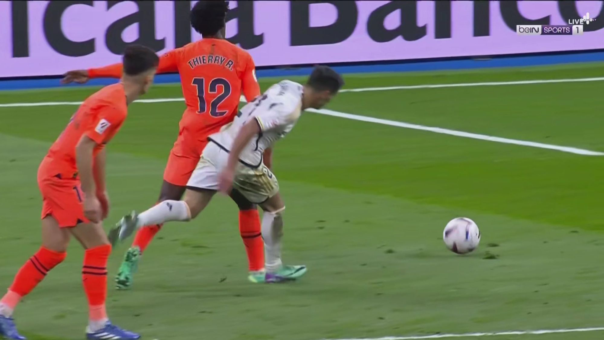 La polémica sigue atacando al Real Madrid: penalti no señalado sobre Brahim