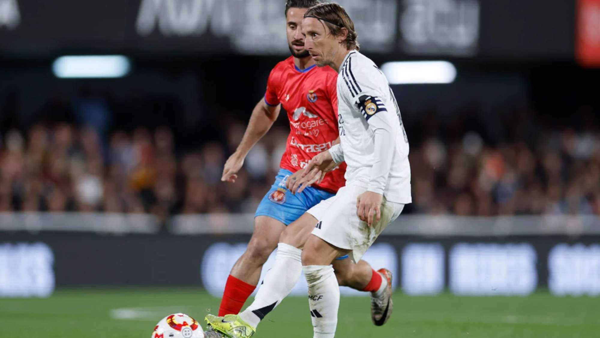 La imagen que mejor define a Luka Modric se tomó anoche en Cartagena ...