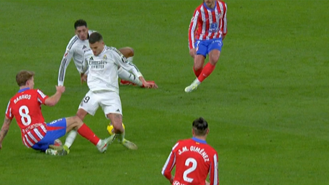 Nuevo ridículo de la prensa culé en el derbi: piden una expulsión ...