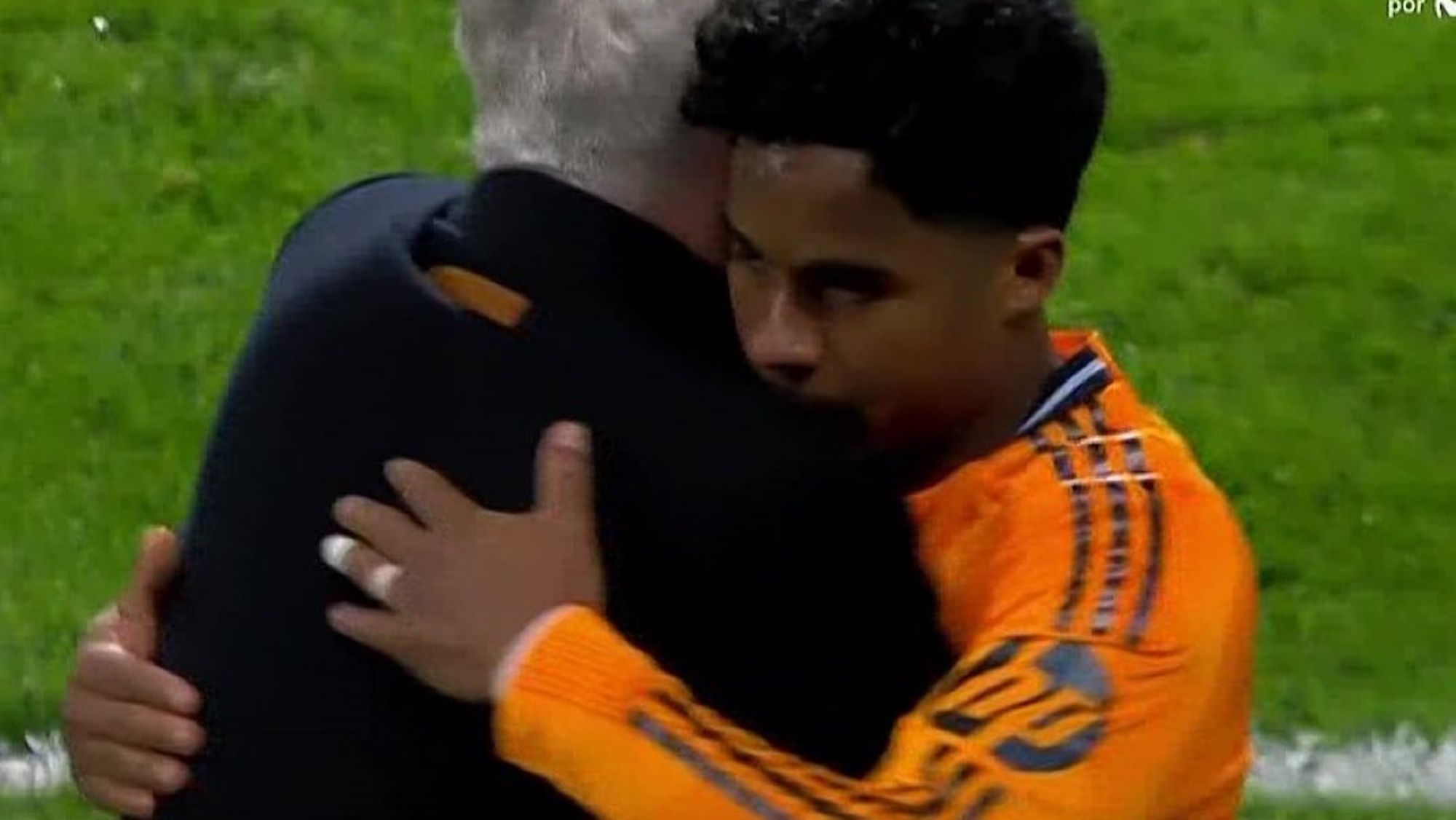 La imagen más esperada, así fue el saludo de Endrick y Ancelotti tras sustituir al brasileño