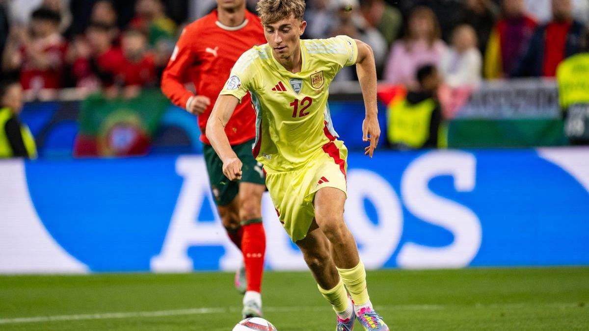 Alexander-Arnold y Huijsen eligen dorsal para el Mundial, pero hay ...
